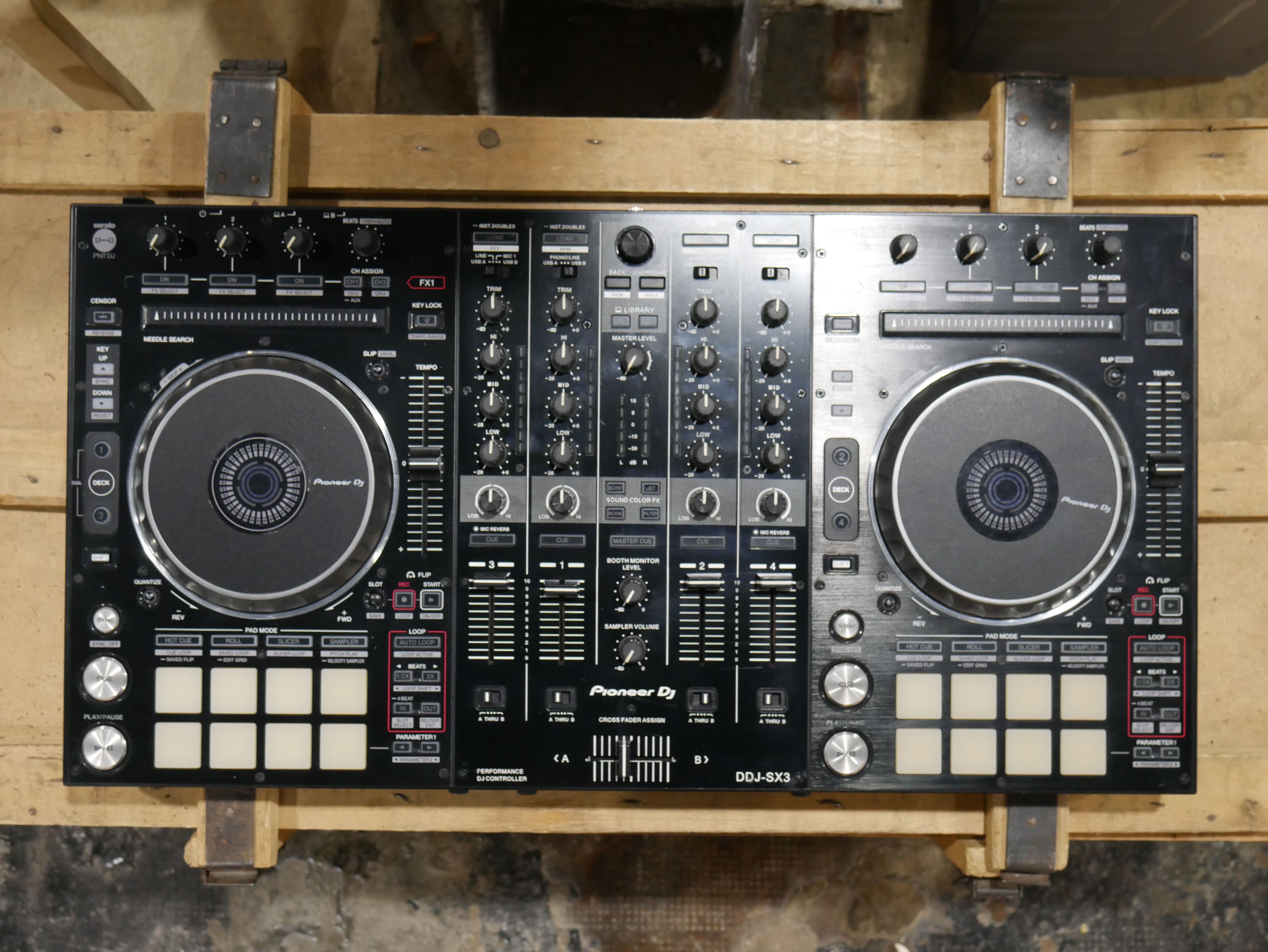 Pioneer DDJ-SX3 — купить в Ай-Шефф за 69 990 ₽. Это того стоит!